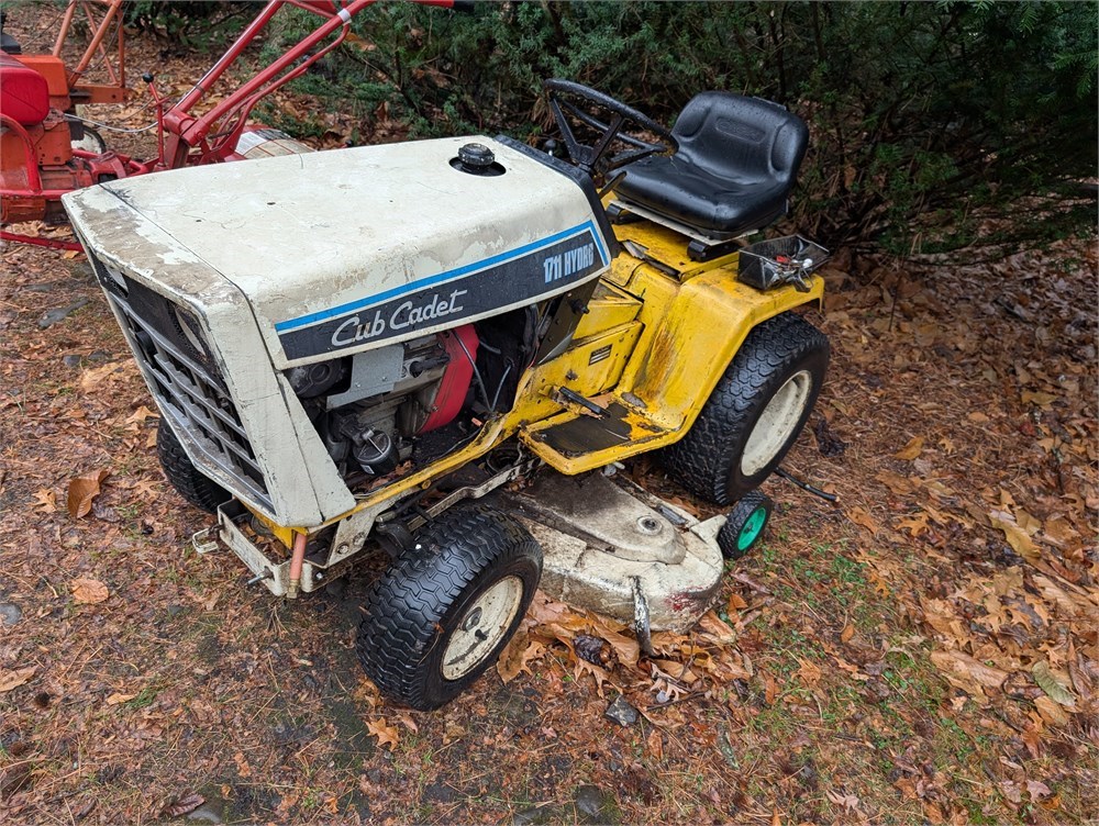 Rust Belt Revival Online Auctions - Cub Cadet 1711 Hydro Lawn Tractor