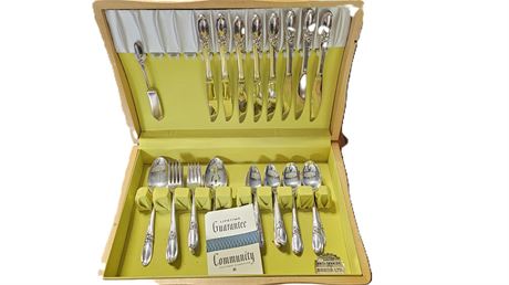 Rust Belt Revival Online Auctions - Silverware Set - silver plated