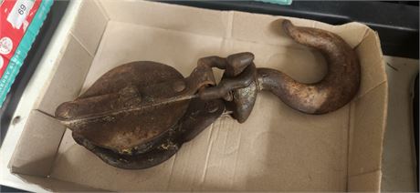Rust Belt Revival Online Auctions - Vintage Cast Iron Pulley With A Hook