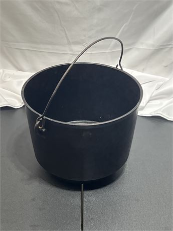 Rust Belt Revival Online Auctions - 1800’s Cast iron Cauldron