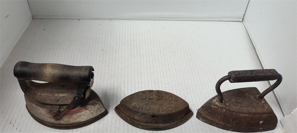 Rust Belt Revival Online Auctions - Antique Sad Irons & Asbestos Sad Iron