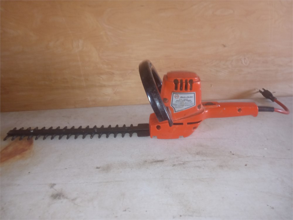 Rust Belt Revival Online Auctions - Black and Decker Electric Hedge Trimmer