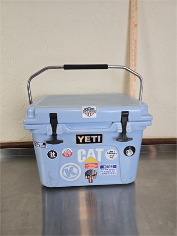 Rust Belt Revival Online Auctions - Rare color - Yeti Roadie 20 Cooler