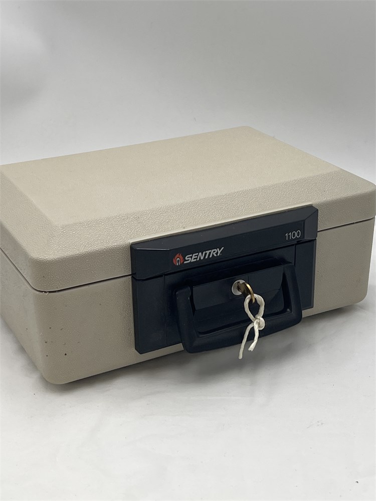 Rust Belt Revival Online Auctions - SENTRY Lock Box with Keys