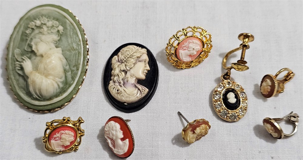 Rust Belt Revival Online Auctions - Cameo Jewelry - Green & Ivory Resin ...