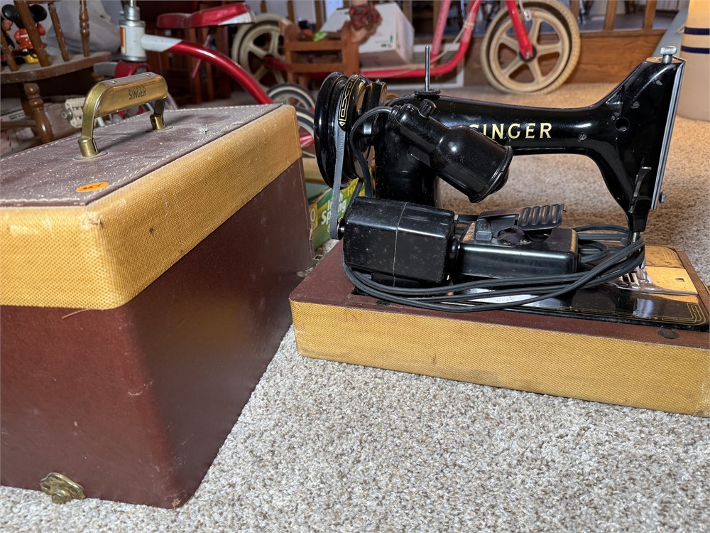 Rust Belt Revival Online Auctions - Vintage Portable Singer Sewing machine
