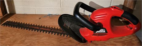 Rust Belt Revival Online Auctions - Black and Decker Hedge Trimmer