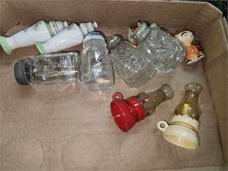 Rust Belt Revival Online Auctions - Vintage Salt & Pepper Shakers Lot