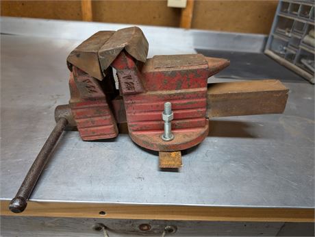 Rust Belt Revival Online Auctions - 5" Bench Vise