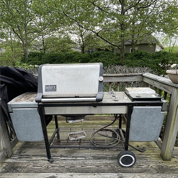 Rust Belt Revival Online Auctions - Weber Genesis Gold Barbecue Grill ...