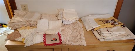 Rust Belt Revival Online Auctions - Misc. Linens, Tablecloth and Covers
