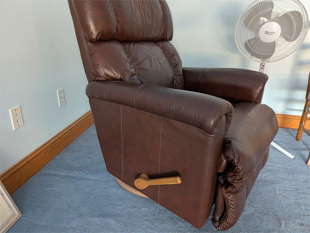 Rust Belt Revival Online Auctions - Brown Leather La-Z-Boy Pinnacle ...