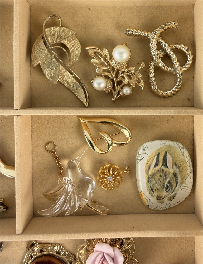Rust Belt Revival Online Auctions - Large Group of Vintage Costume Jewelry