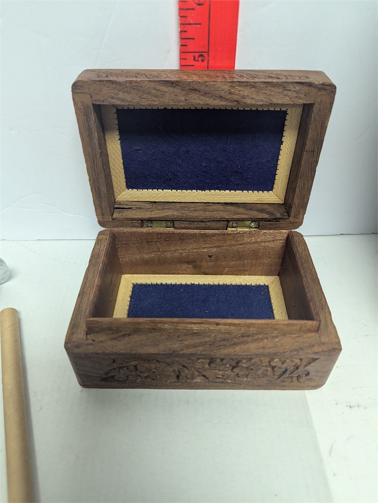 Rust Belt Revival Online Auctions - Decorative Wood Box & Vintage Ice ...