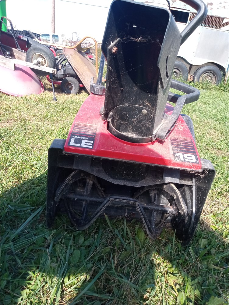 Rust Belt Revival Online Auctions - Snapper Snow blower